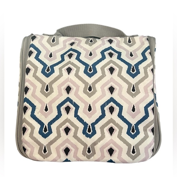 thirty-one | Bags | Thirty One Hanging Traveler Case In Ikat Waves ...